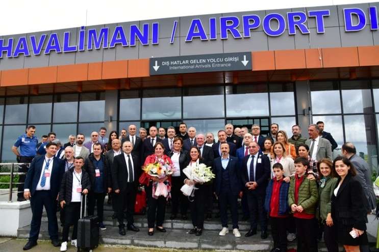 DARISI RİZE'NN BAŞINA TRABZON'DAN TİFLİS'E UÇAK SEFERİ